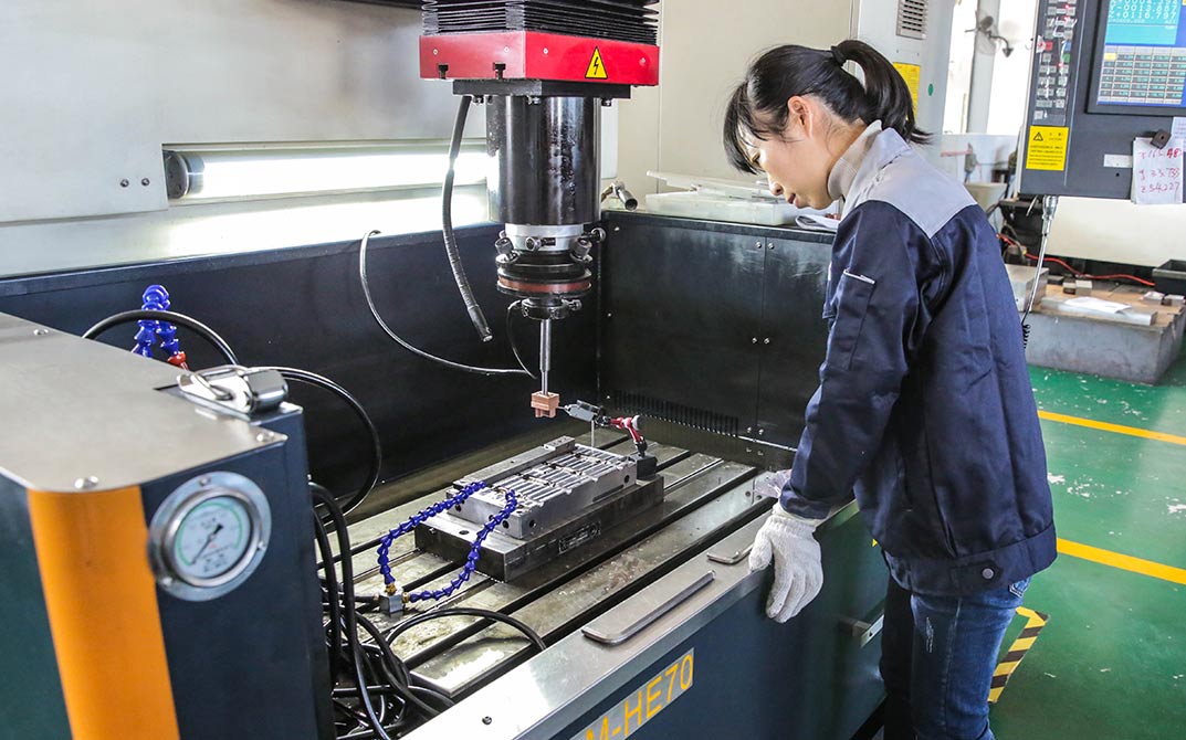 The Top 42 Plastic Injection Molding Manufacturers